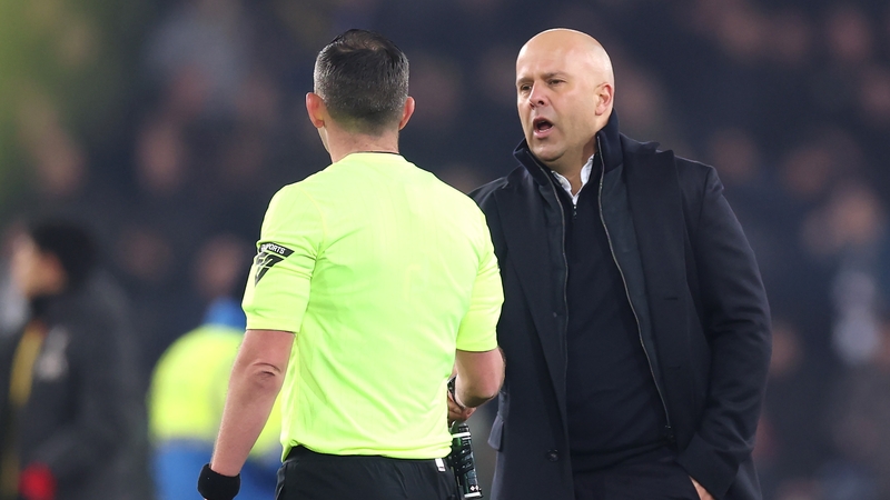 Referee Oliver reveals what Slot said to get suspended