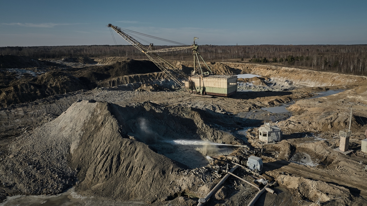 Ukraine agrees terms of rare earth minerals deal with US, officials say ...