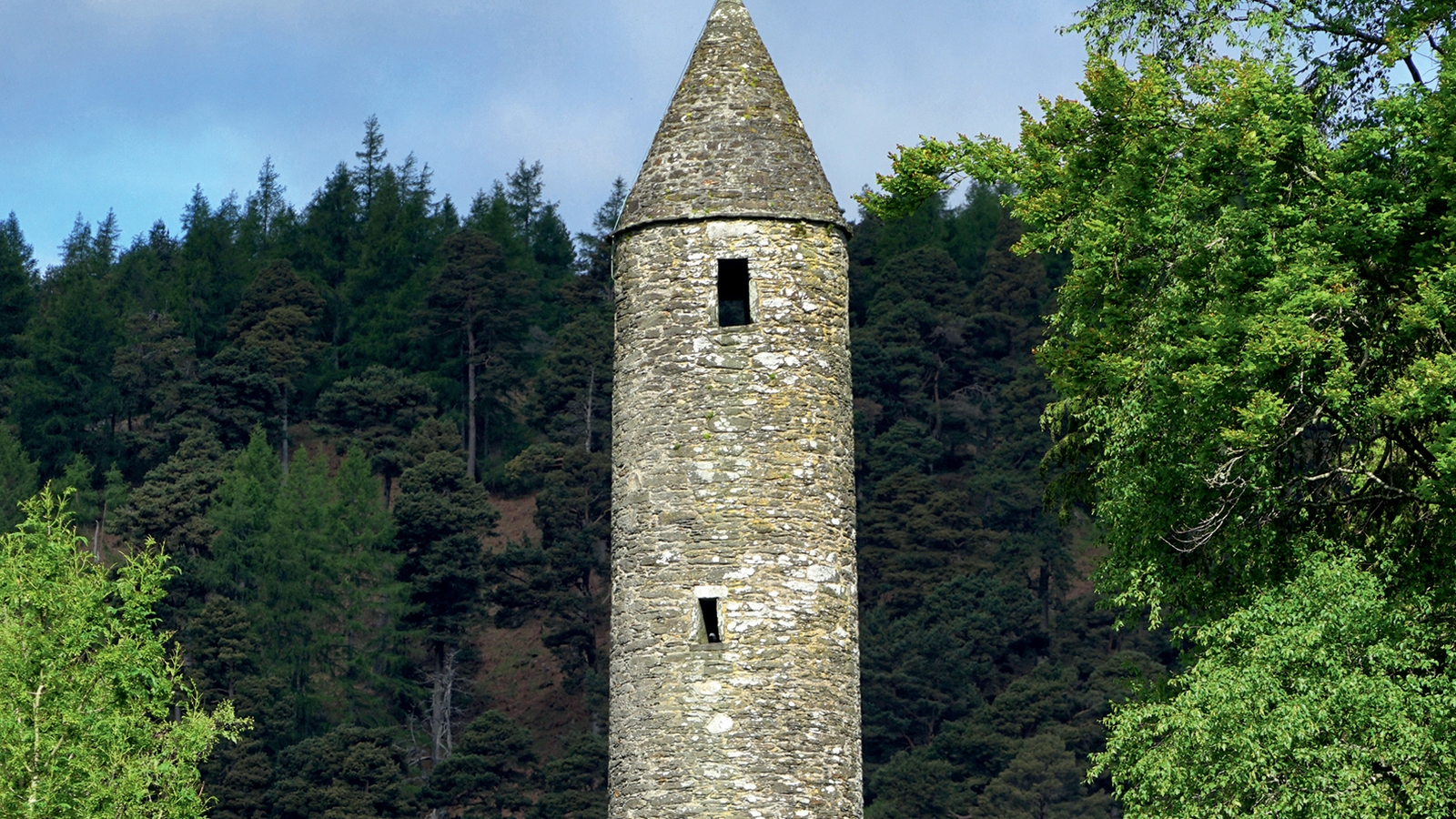 Round Towers of Ireland - who built them and what were they for?