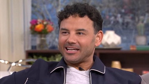 Ryan Thomas teary as Corrie security say 'welcome home'