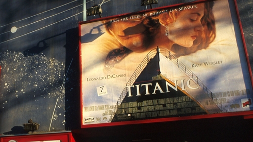 Violin from famous Titanic scene to be auctioned