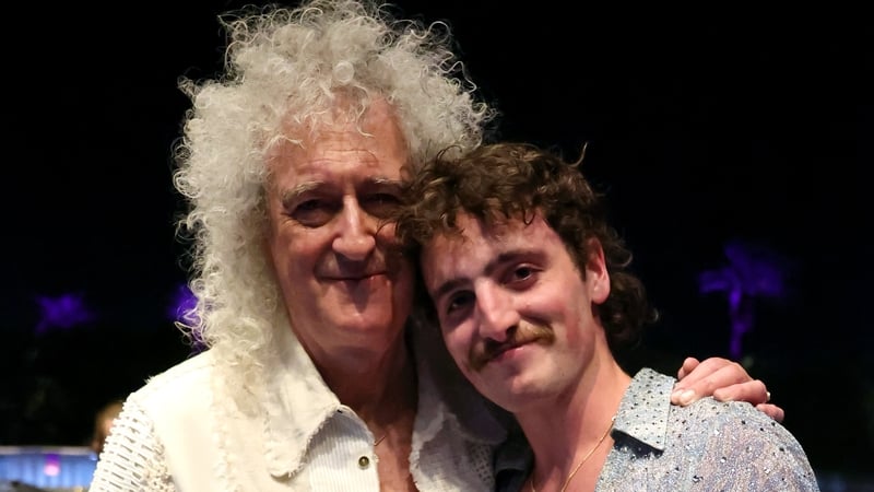Brian May joins Benson Boone for Bohemian Rhapsody
